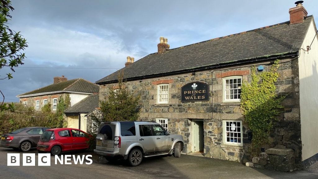 Newtown-in-St-Martin community pub celebrates first Christmas - BBC News
