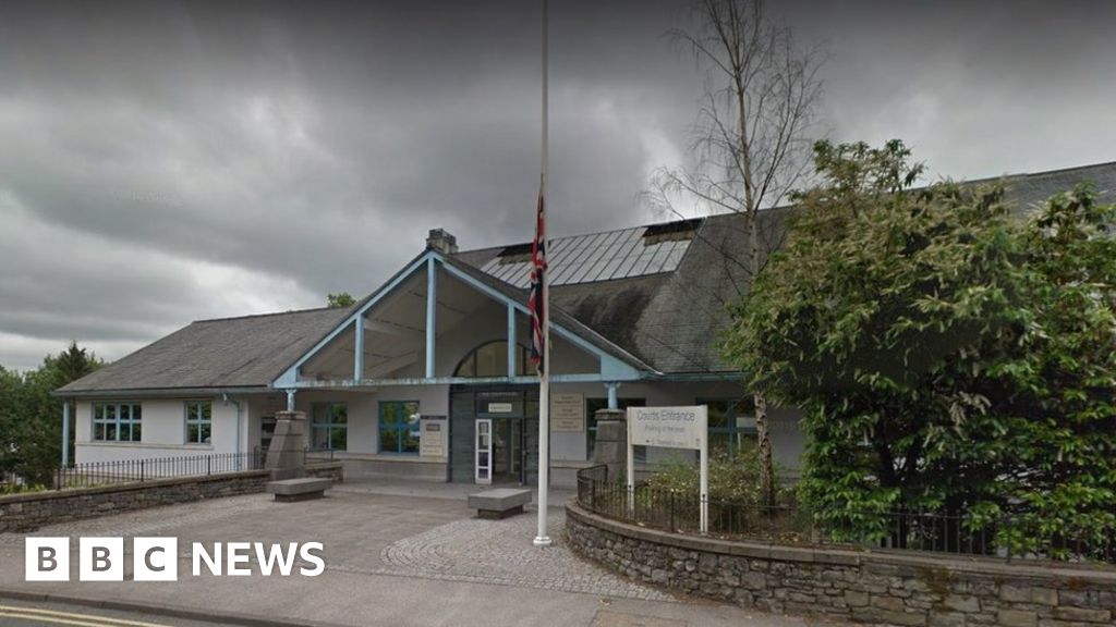 Underley Hall School abuse probe: Six men deny charges - BBC News