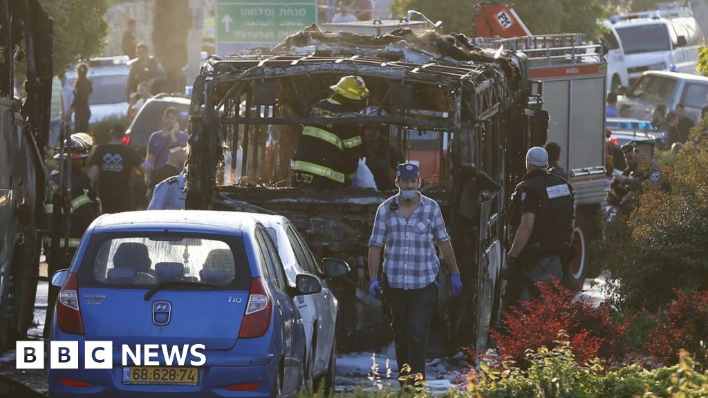 Israel says Jerusalem bus bombing was Hamas suicide attack - BBC News