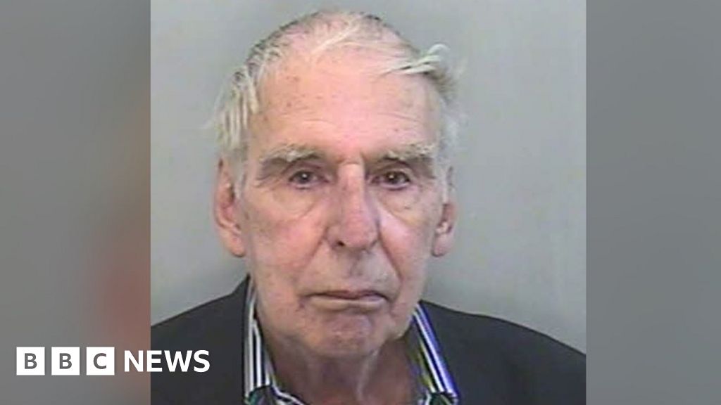 Head teacher Colin Brooks jailed for child sex offences - BBC News