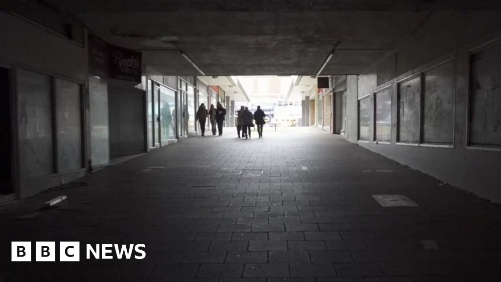 Paignton Crossways shopping centre demolition begins - BBC News