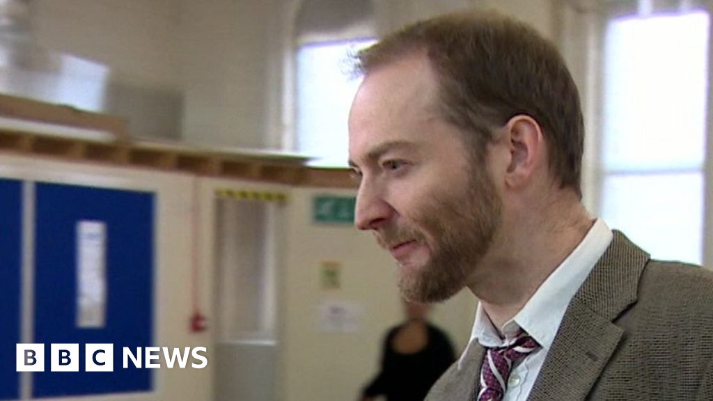 Behind the scenes of Corbyn The Musical about Labour leader - BBC News