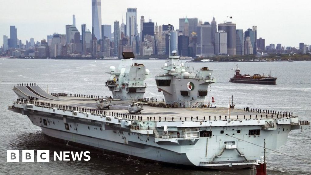 HMS Queen Elizabeth anchors off New York - BBC News
