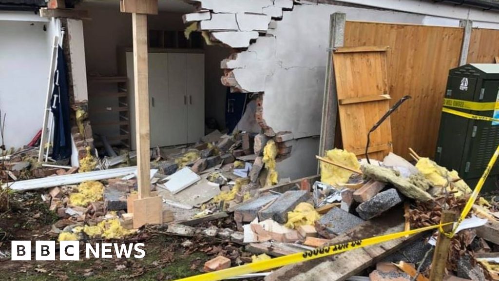 Car crashes into boy's bedroom in Stourport - BBC News