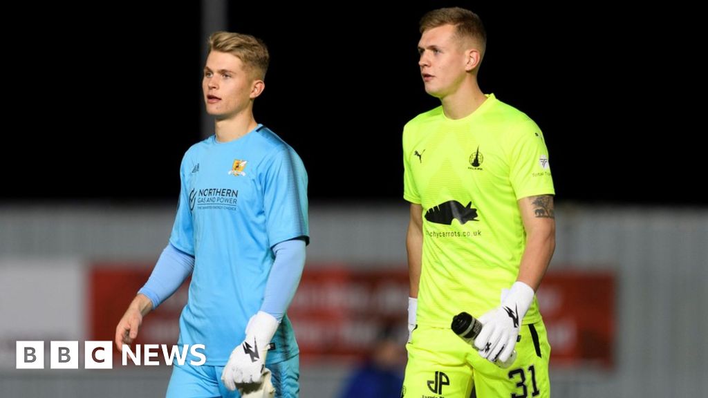 Goalkeeping brothers bring family rivalry to pitch - BBC News
