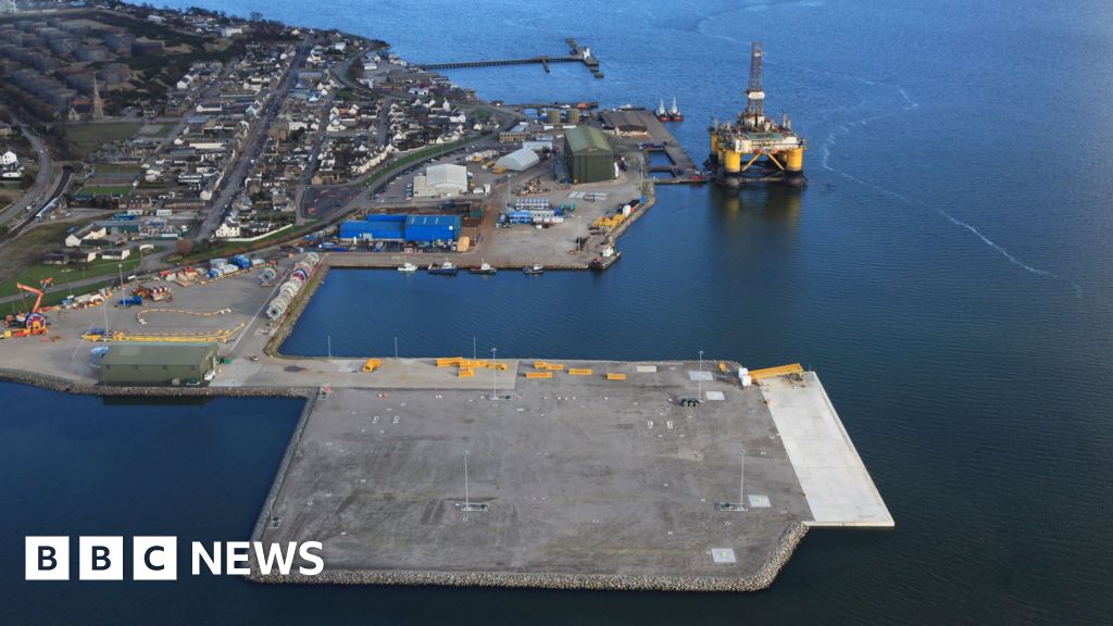 Invergordon's port seeking oil and gas decommissioning work - BBC News