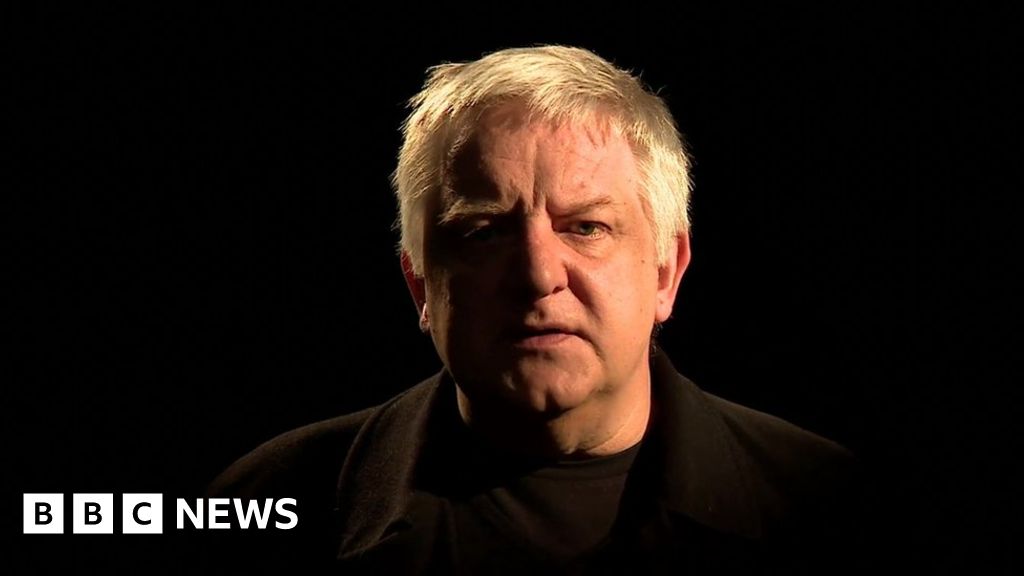 Simon Russell Beale performs Shakespeare - BBC News