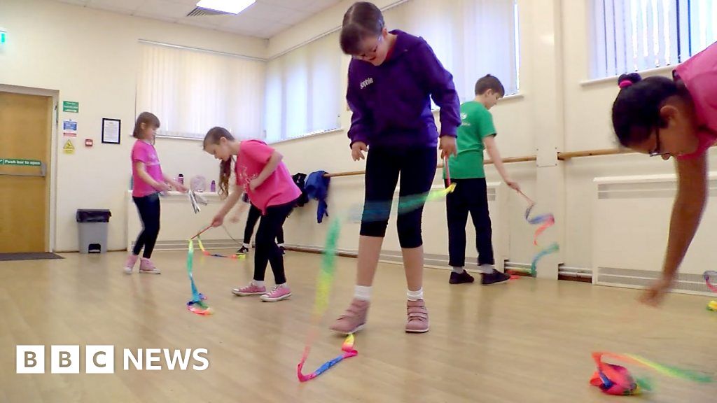 Bracknell dance school becomes lifeline for 200 families - BBC News