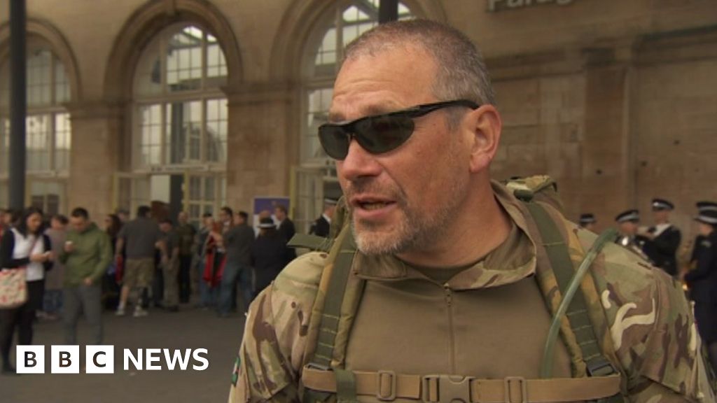 Terry Mitchell finishes Westminster Abbey to Hull walk - BBC News