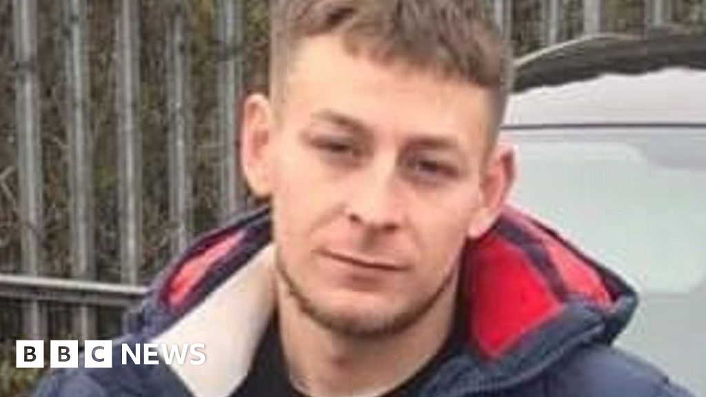 Jamie Benbow: Three men jailed for life over stabbing - BBC News