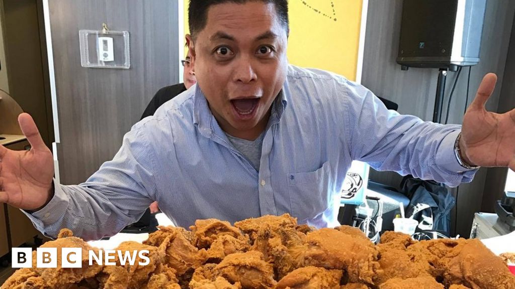 Filipino fast food chain Jollibee opens in Winnipeg - BBC News