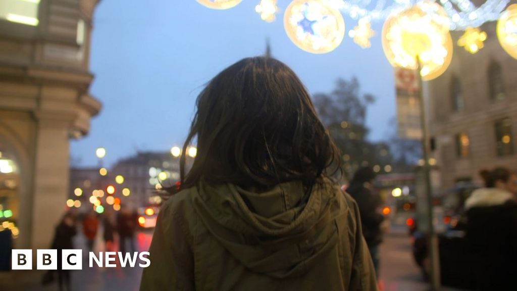 A childhood shoplifting offence 'stops me being British' - BBC News