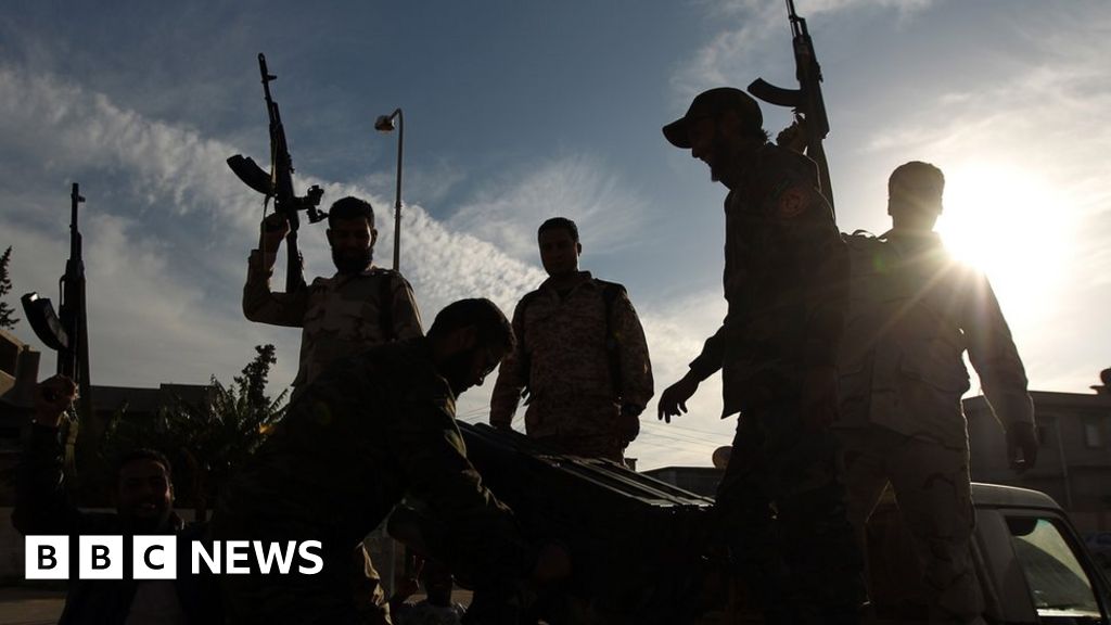 Libyan Islamist militias 'lose key territory in Benghazi' - BBC News