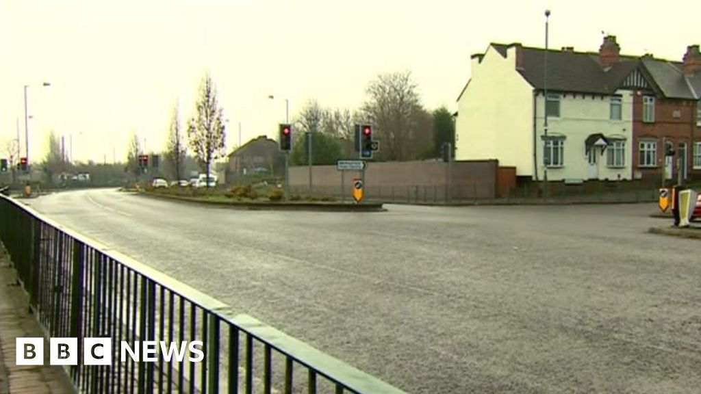Boy hit by car in Wolverhampton dies - BBC News