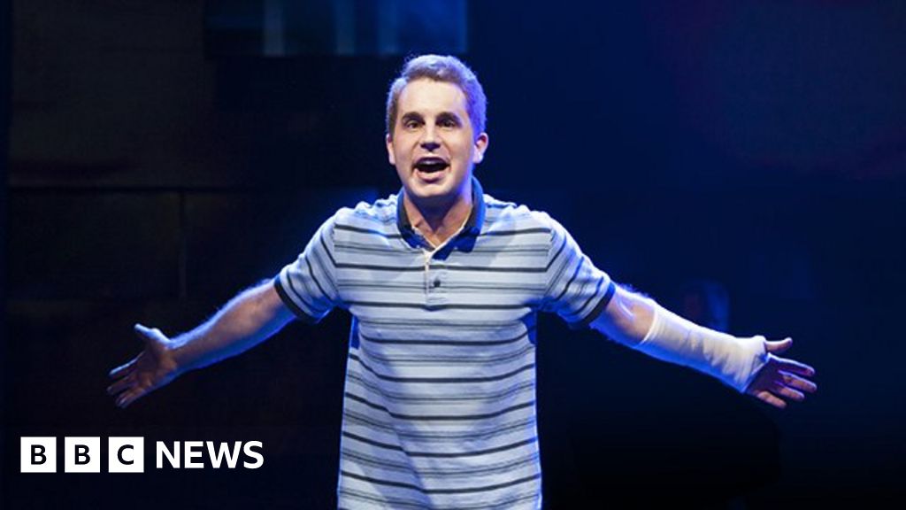 Pitch Perfect star is new face of American musicals - BBC News