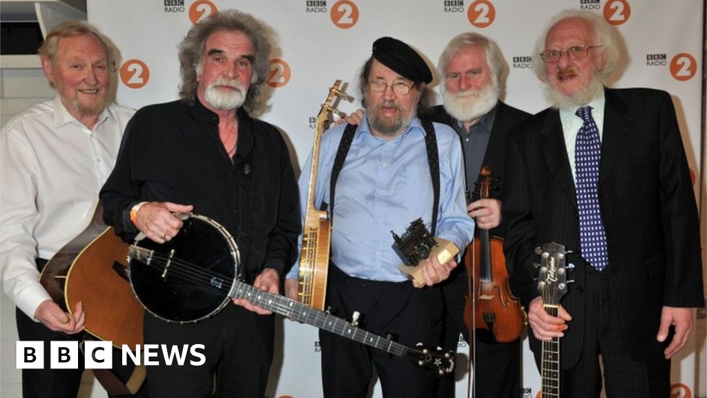 Dubliner Eamonn Campbell dies aged 70 - BBC News