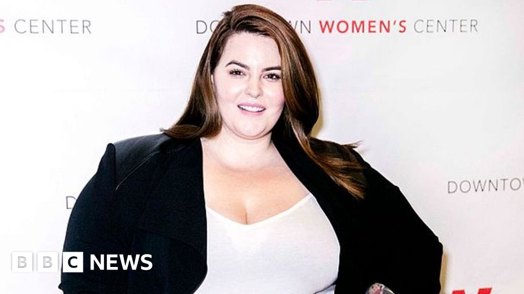Facebook apologies for plus-size ad ban - BBC News