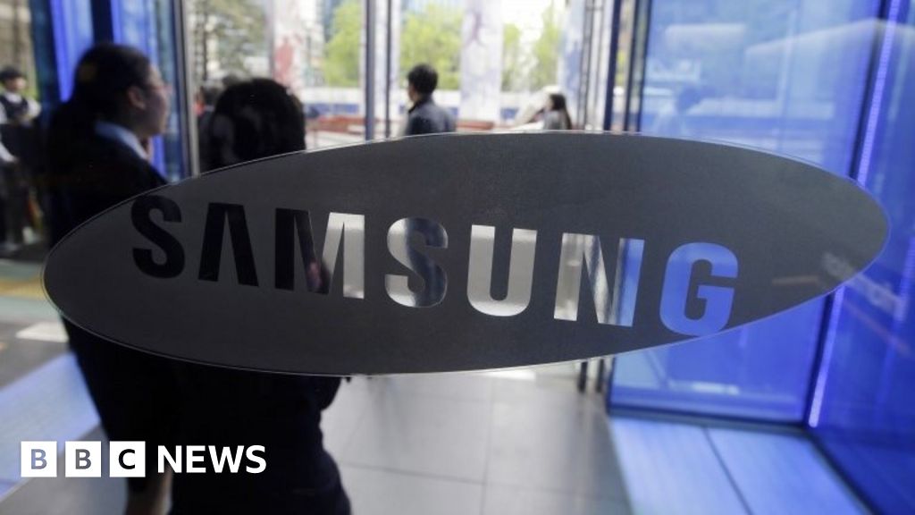Samsung faces legal action over phone software - BBC News