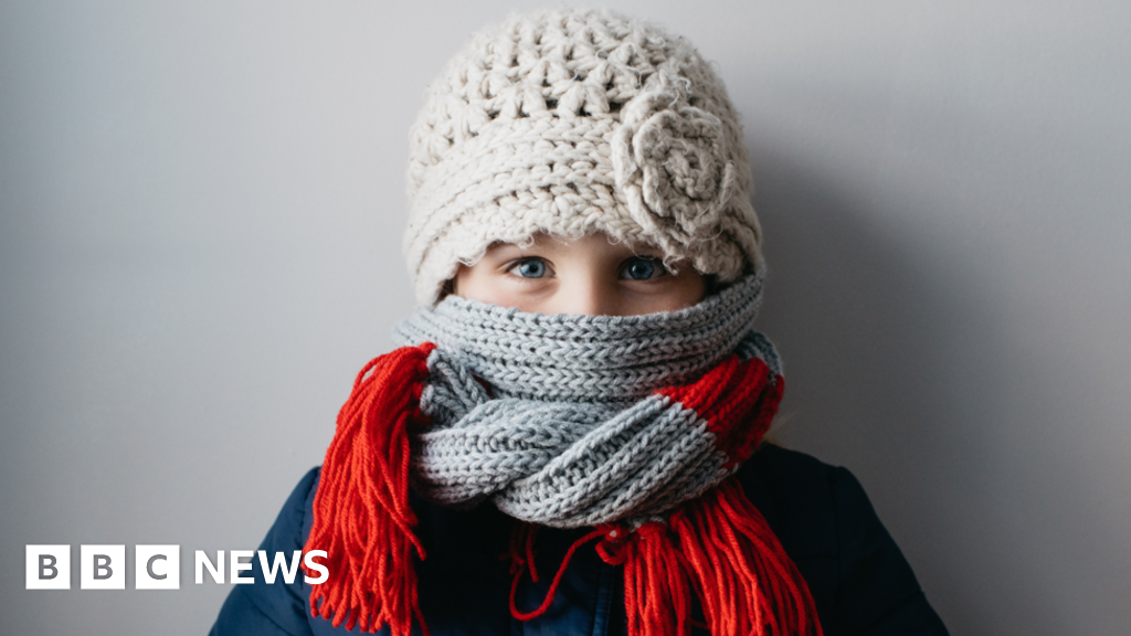 Kids told to wear extra layers to cut energy bills - BBC News