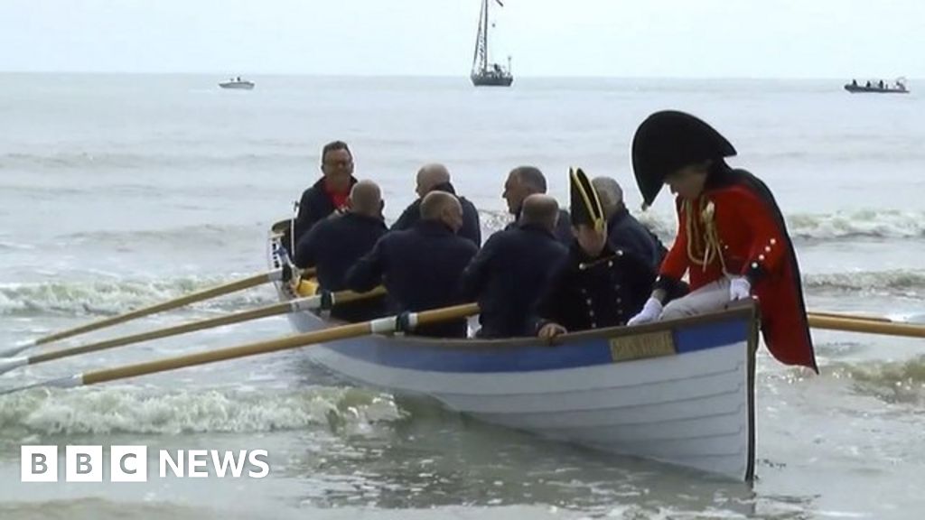 Moment news of Waterloo victory reached Britain re-enacted - BBC News