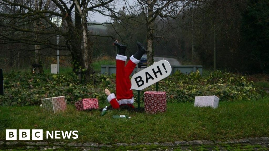 Santa 'crash scene' appears on A4155 roundabout - BBC News