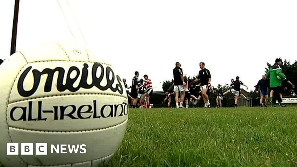 Irish Guards: Regiment becomes first British Army club in GAA - BBC News