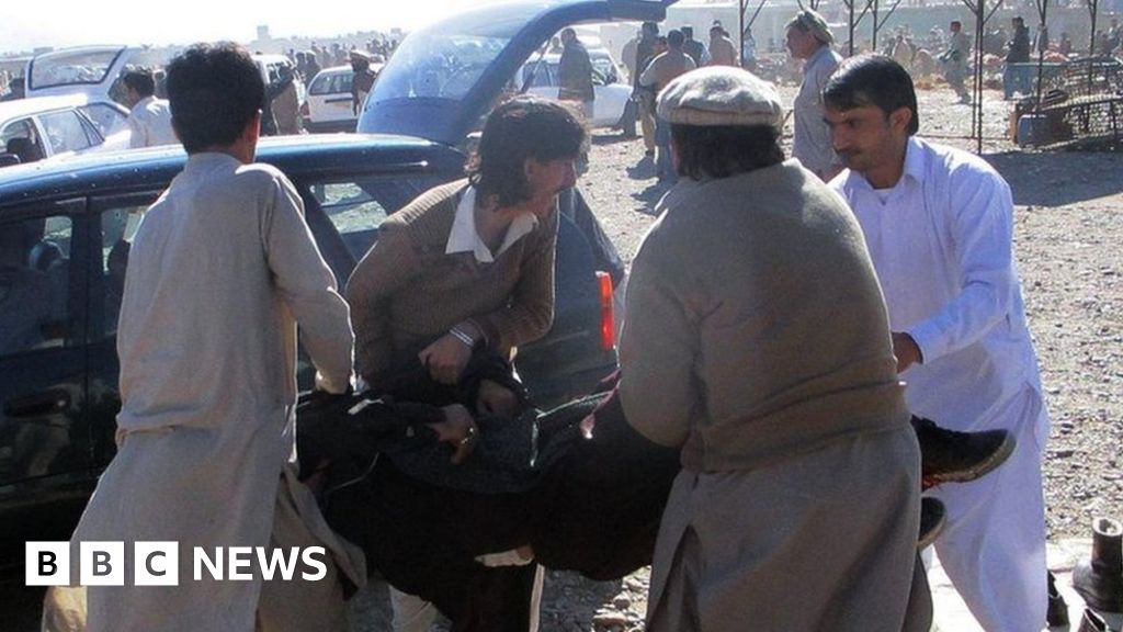 Pakistan market bombing kills 15 people in Kurram - BBC News