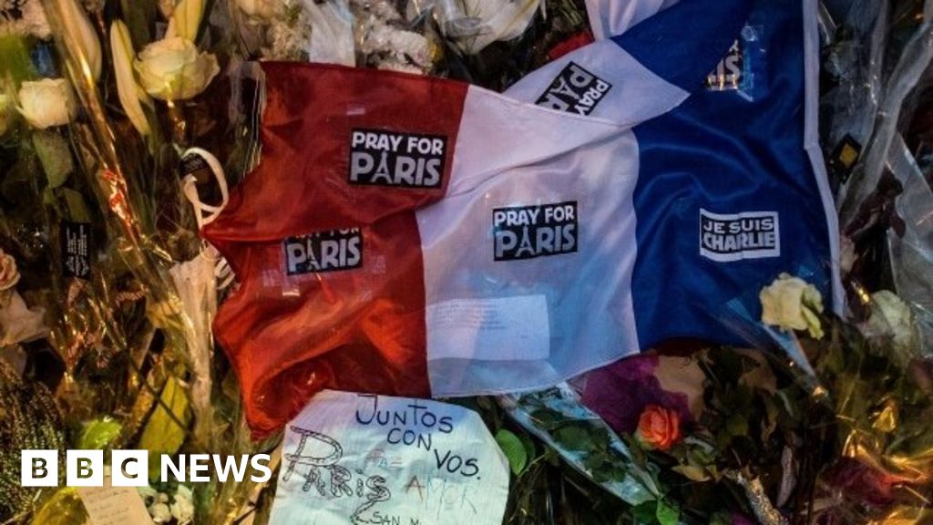 Paris attacks: Raids as France mourns victims - BBC News
