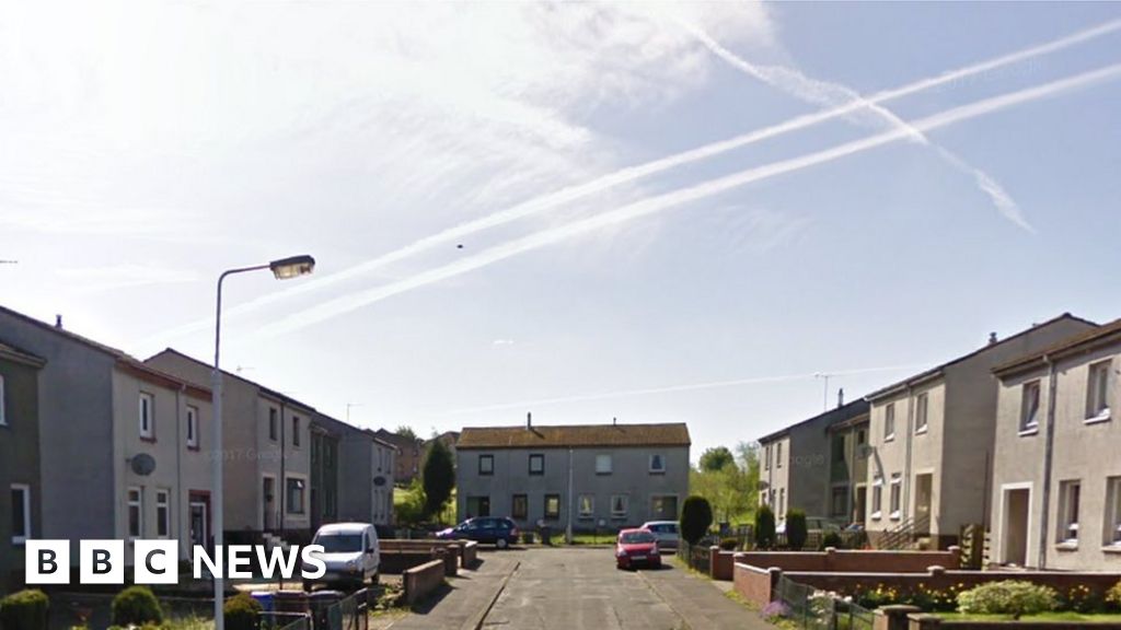 Man dead and woman critical after Fife house fire - BBC News