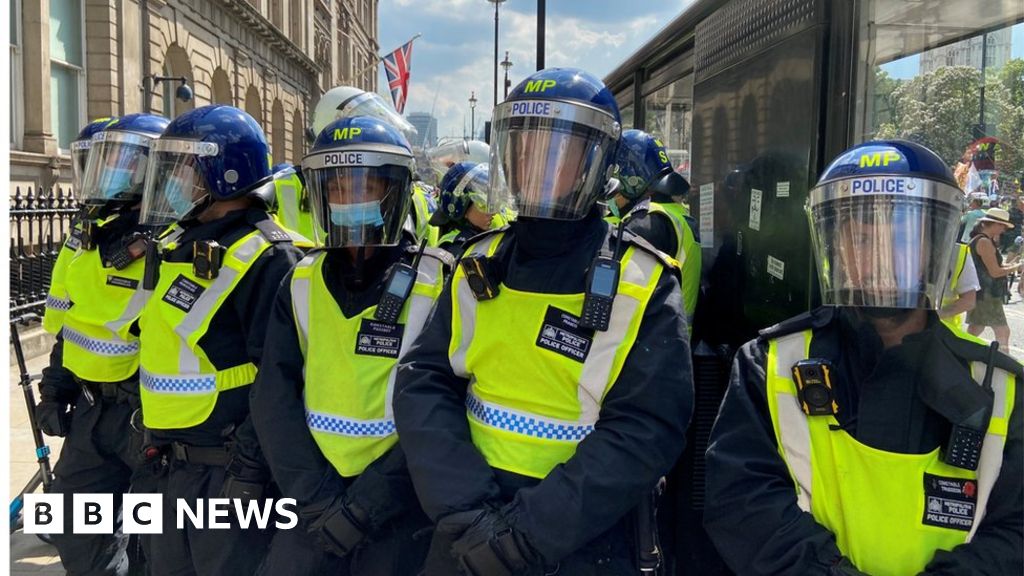Boris Johnson's police numbers claim fact-checked - BBC News