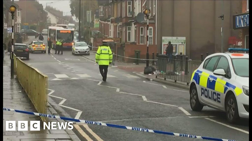 Man shot in 'large scale disturbance' in Luton - BBC News