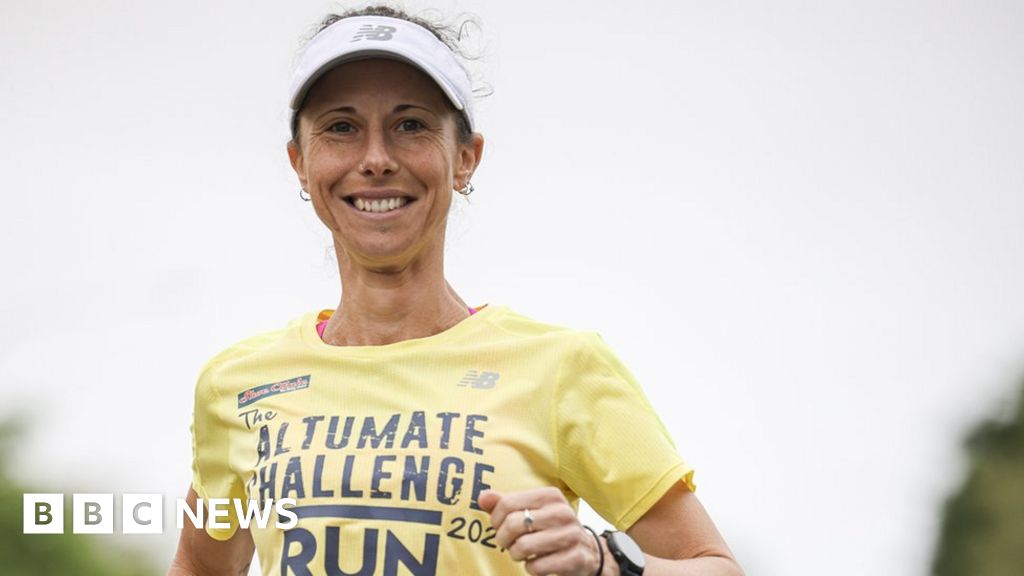 Derby woman aims to run length of New Zealand in 21 days - BBC News