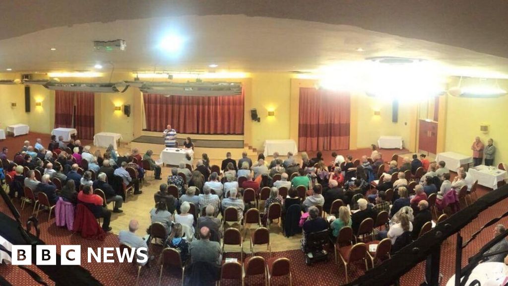 Port Talbot prison meeting hears of residents' concerns - BBC News
