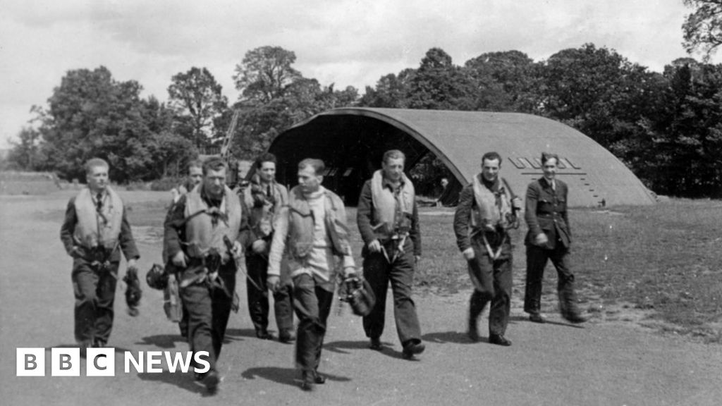 The Eagle Owls Polish squadron who defended Exeter - BBC News