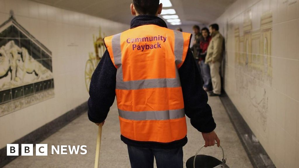 Probation service: Ex-offender wants more support - BBC News