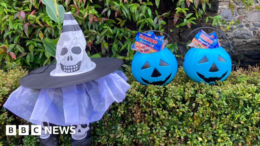 Guernsey autism blue buckets aim to ease Halloween stress - BBC News