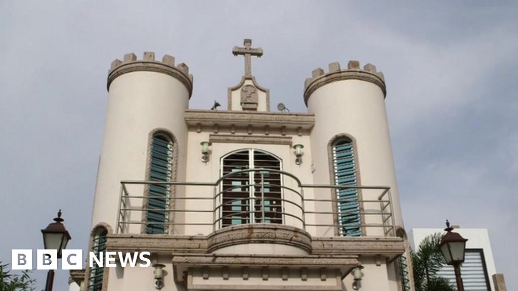 El Chapo: Escaped drug lord revered in home state - BBC News