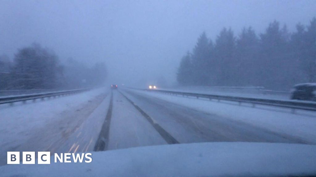 Dunblane wakes up after night of blizzards - BBC News