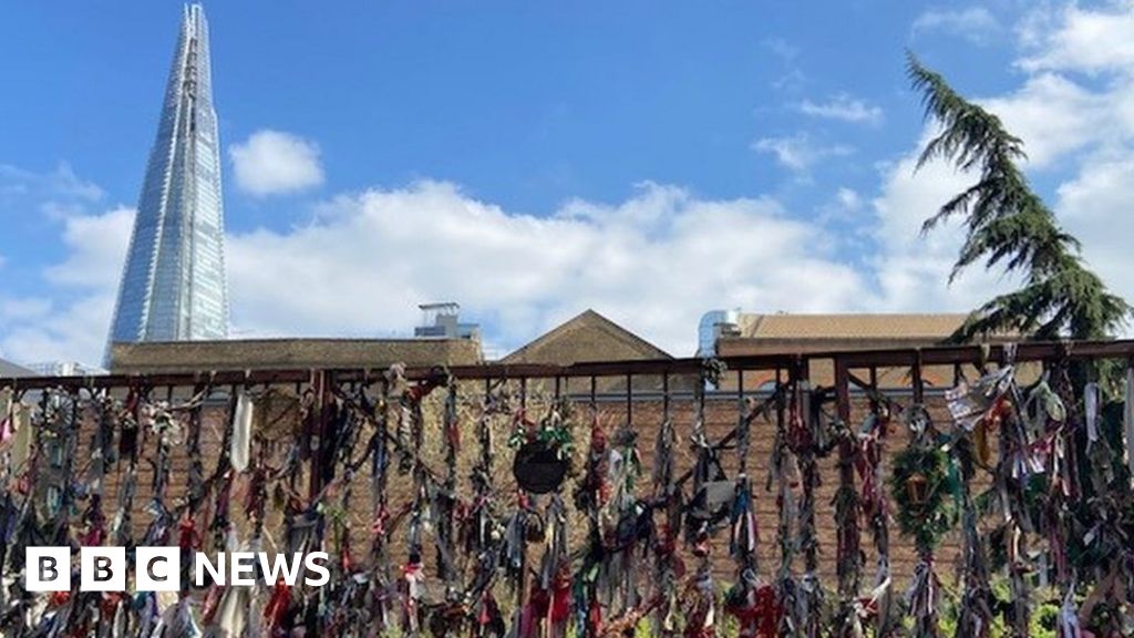 Crossbones: Historical London burial ground 'saved for decades' - BBC News