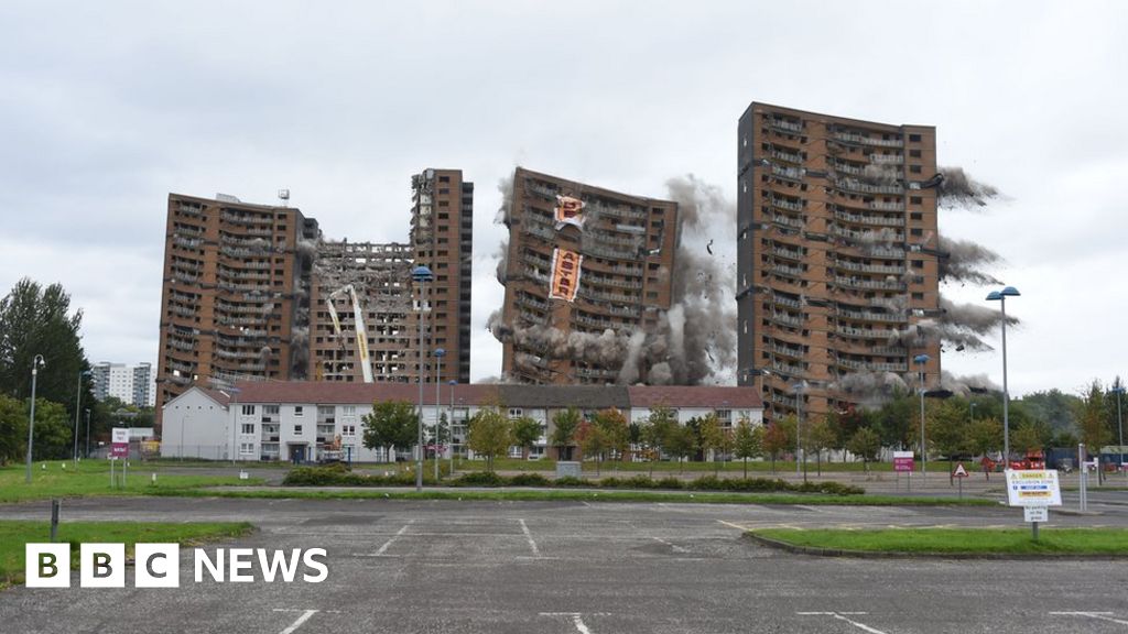Three high-rise blocks demolished in Cardonald - BBC News