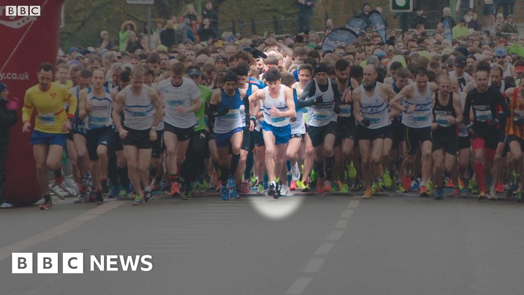 Cambridge Half Marathon winner disqualified for wrong-name run - BBC News