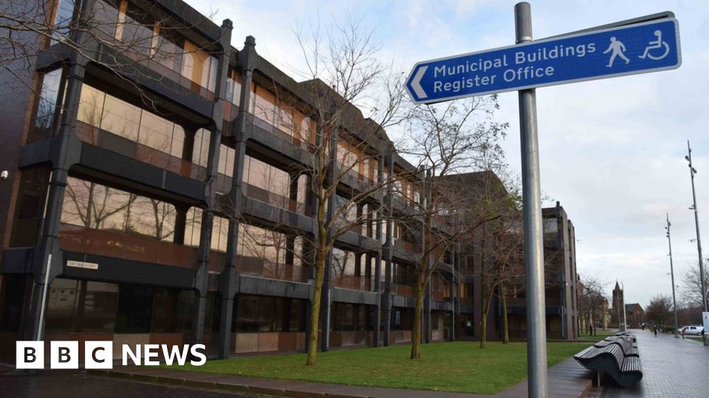 Developers sought for Middlesbrough Council's former HQ - BBC News