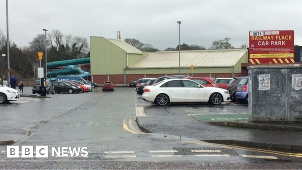 Coleraine: Woman dies after being hit by car - BBC News