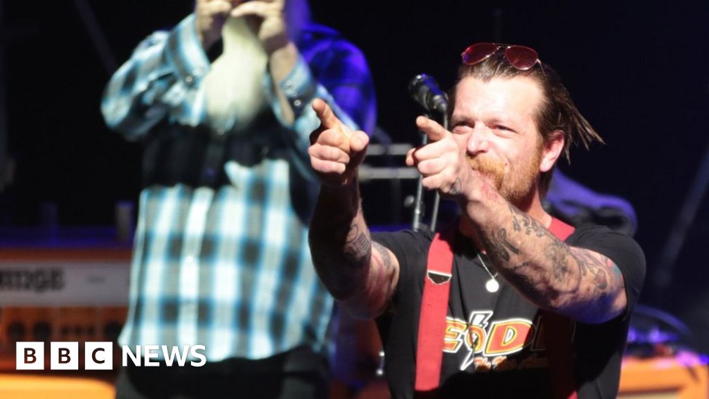 Fan: 'It was the most extraordinary gig' - BBC News
