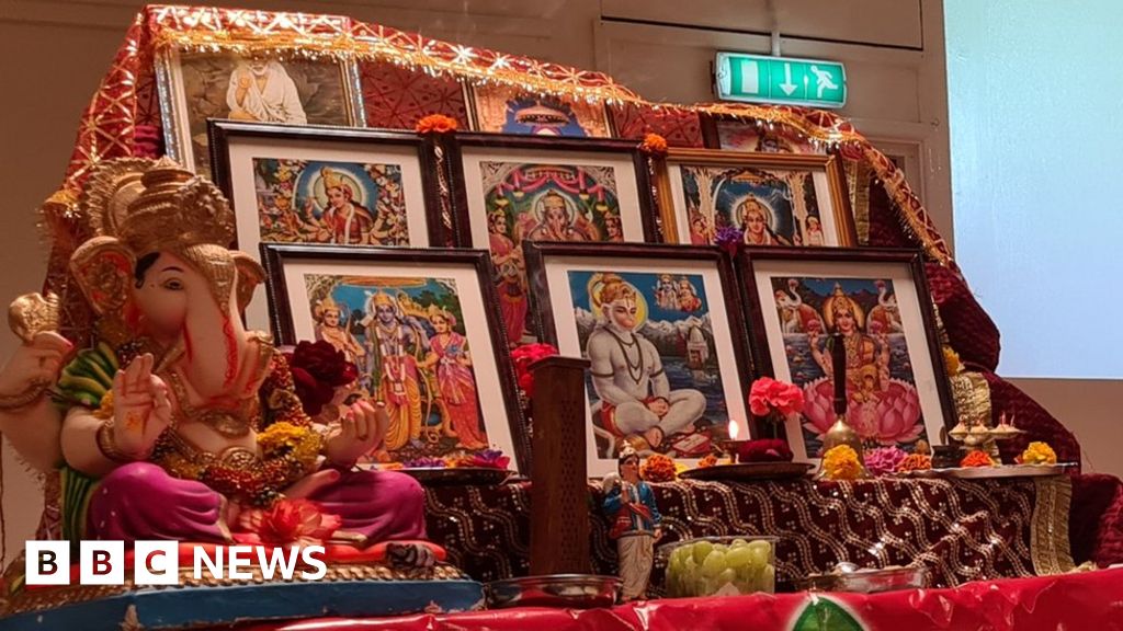 Exeter Hindu Centre holds Puja for Queen - BBC News