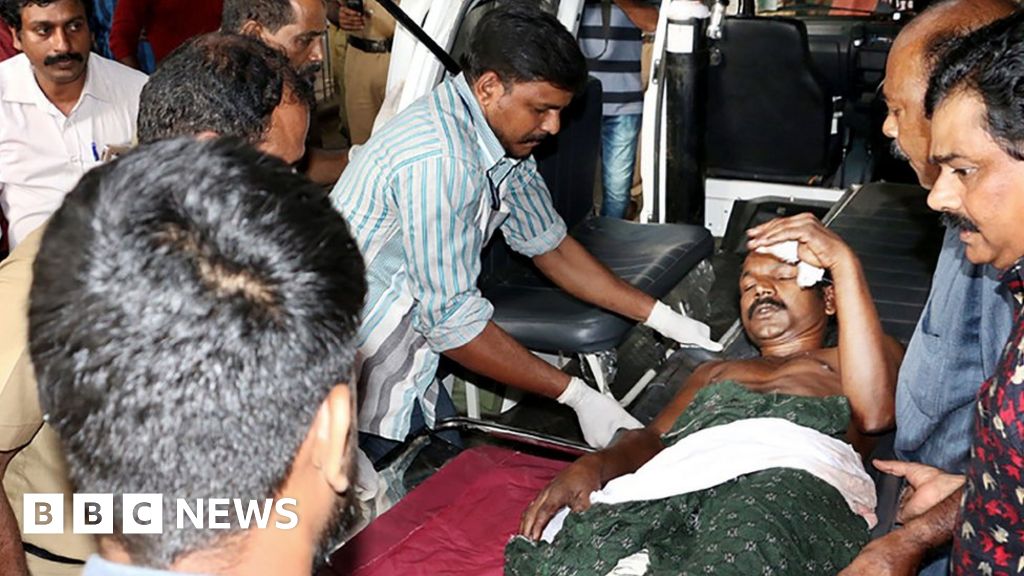 In pictures: India temple fire - BBC News