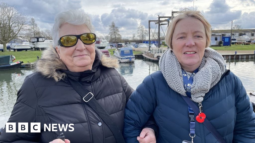 Ely woman praises sighted guide who stops her being a 'recluse' - BBC News