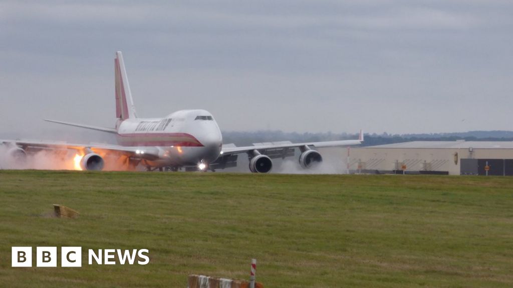 East Midlands Airport: Plane inspected after flash of fire seen - BBC News