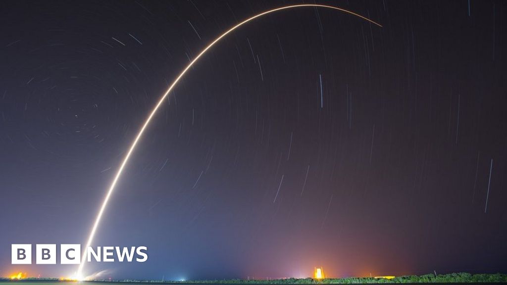 SpaceX records another rocket landing - BBC News