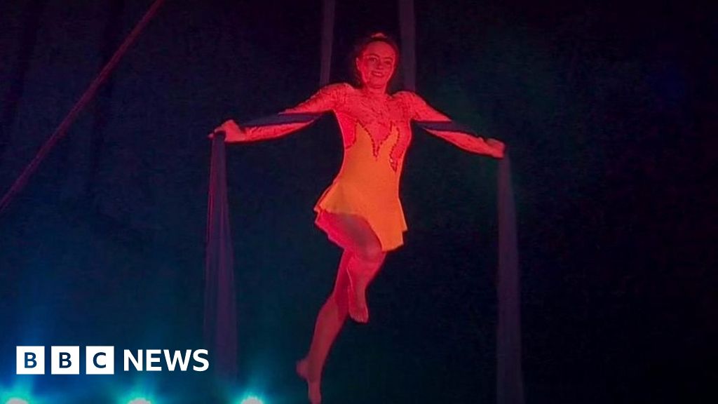 Bolton teen dreams of running away with the circus - BBC News